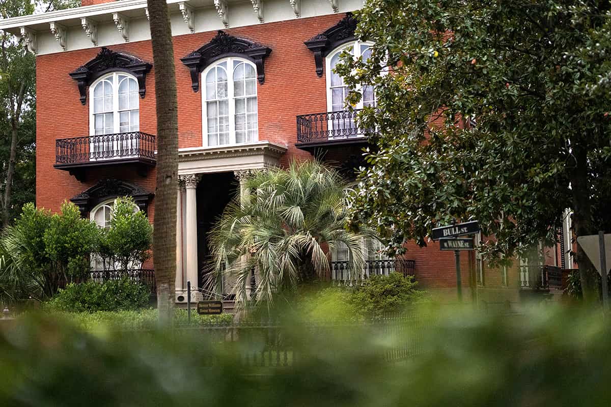 An Insider's Guide to Monterey Square - Savannah First-Timer's Guide
